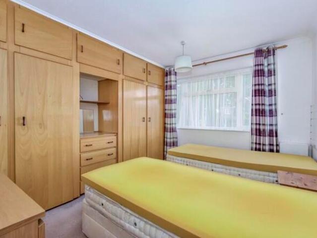 2 bedroom semi detached bungalow for sale in High Road, Watford, WD25