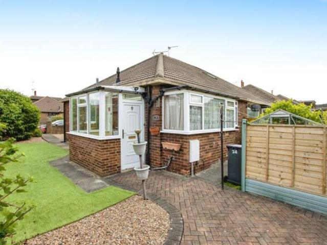 2 bedroom semi detached bungalow for sale in Kennerleigh Walk, Leeds, LS15