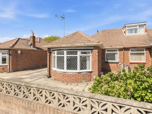 2 bedroom semi detached bungalow for sale in Kennerleigh Avenue, Leeds, LS15