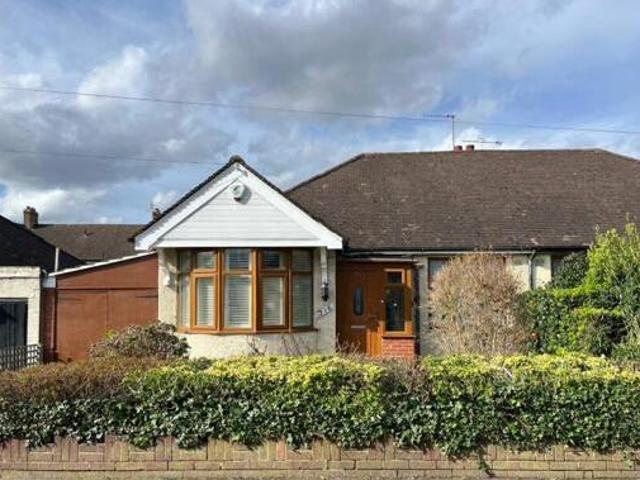 2 Bedroom Semi detached Bungalow For Sale In London