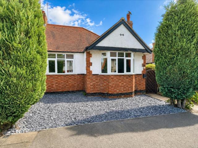 2 bedroom semi detached bungalow for sale in Lyncroft Way, Northampton NN2