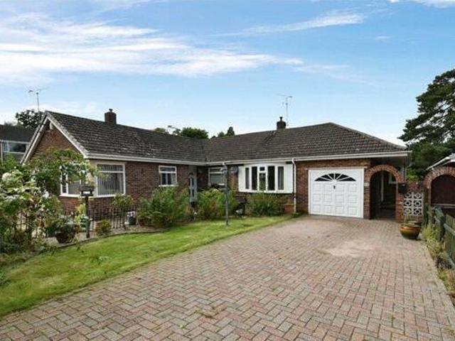 2 Bedroom Semi detached Bungalow For Sale In North Baddesley, Southampton