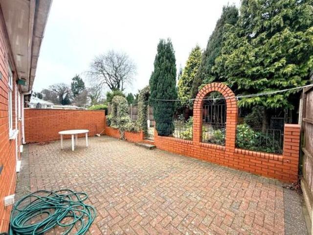 2 bedroom semi detached bungalow for sale in Overstone Road, Challney, Luton, Bedfordshire, LU4 8QZ, LU4