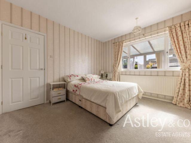 2 bedroom semi detached bungalow for sale in Peregrine Mews, Sprowston, Norwich, NR7