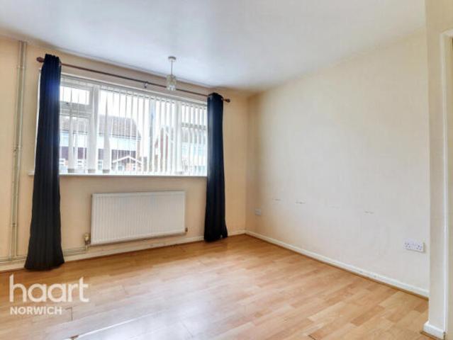 2 bedroom semi detached bungalow for sale in Peregrine Road, Norwich, NR7