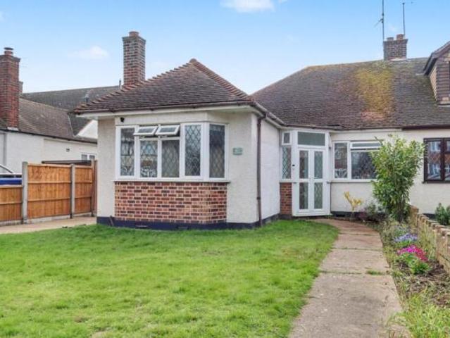 2 bedroom semi detached bungalow for sale in Poynings Avenue, Wick Estate, SS2