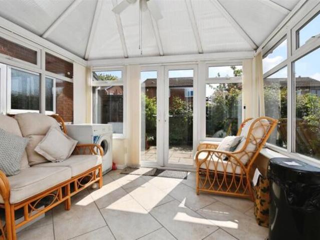 2 bedroom semi detached bungalow for sale in Sorbus View, Hull, HU5