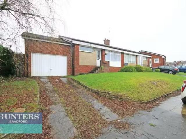 2 bedroom semi detached bungalow for sale in Sunningdale Bradf.