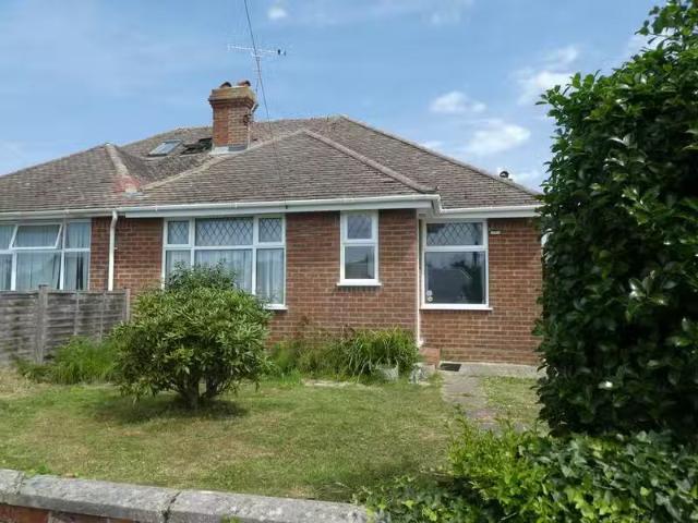 2 bedroom semi detached bungalow for rent in Chaucer Avenue.