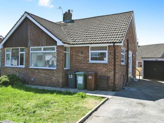 2 bedroom semi detached bungalow for rent in Church Street, Yeadon, Leeds, LS19