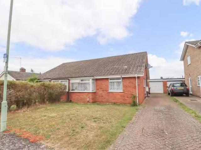2 bedroom semi detached bungalow for rent in Fairhaven Way, Ne.