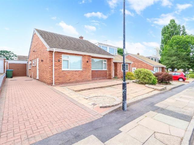 2 bedroom semi detached bungalow for rent in Hexworthy Avenue, Finham, Coventry, CV3