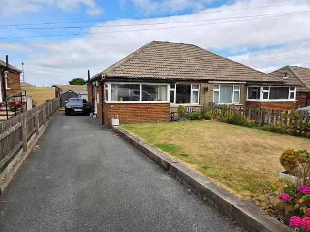 2 bedroom semi detached bungalow for rent in Low Hills Lane, L.