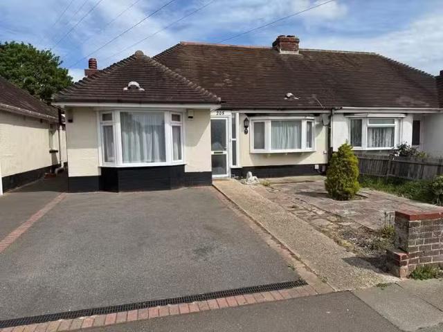 2 bedroom semi detached bungalow for rent in Manor Hall Road.
