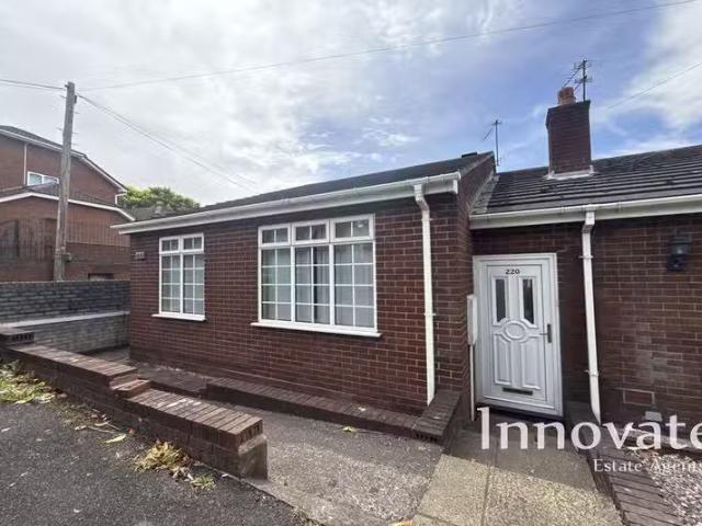 2 bedroom semi detached bungalow for rent in Oakham Road, Oldb.
