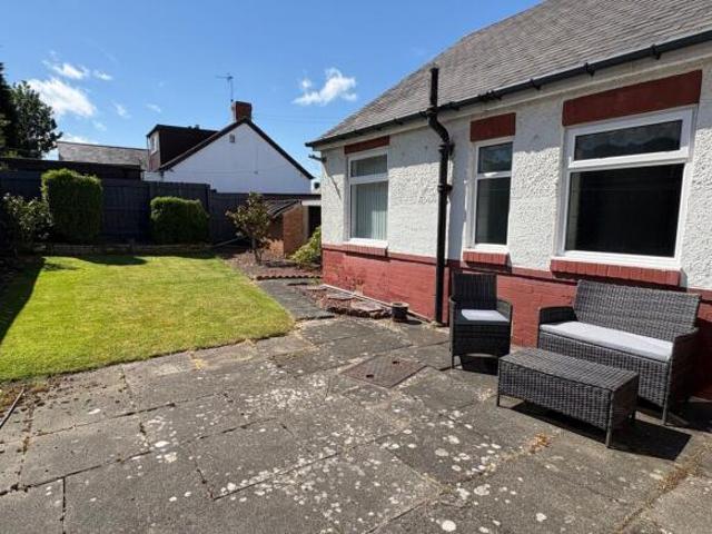 2 bedroom semi detached bungalow for rent in Park Avenue, Fawdon, NE3