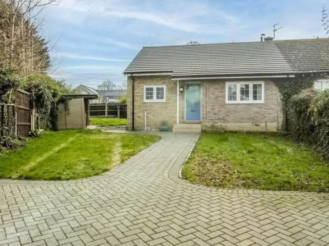 2 bedroom semi detached bungalow for rent in Poplar Close, Gre.
