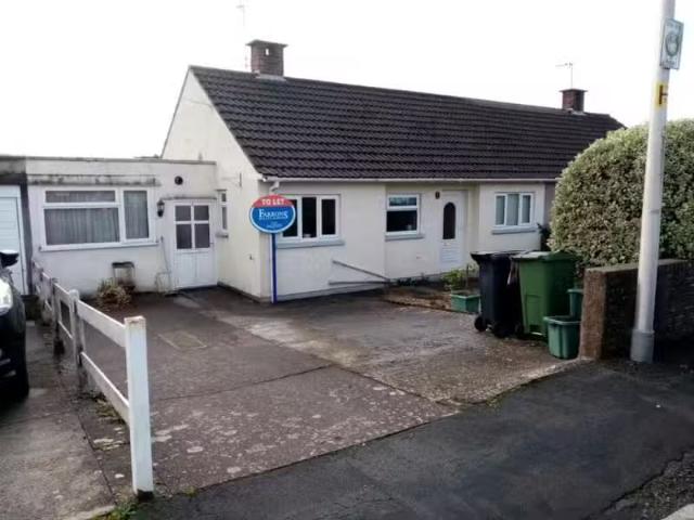 2 bedroom semi detached bungalow for rent in South Meadows, Wr.