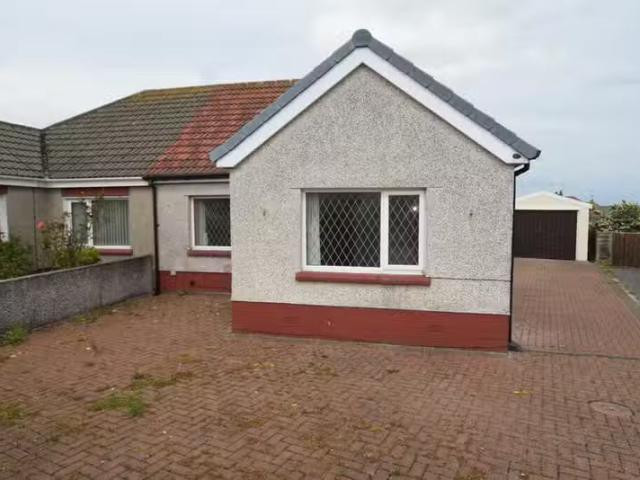 2 bedroom semi detached bungalow for rent in Summerhill Garden.
