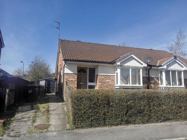 2 bedroom semi detached bungalow Let in Bradford