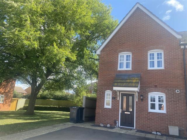 2 bedroom Semi Detached for rent