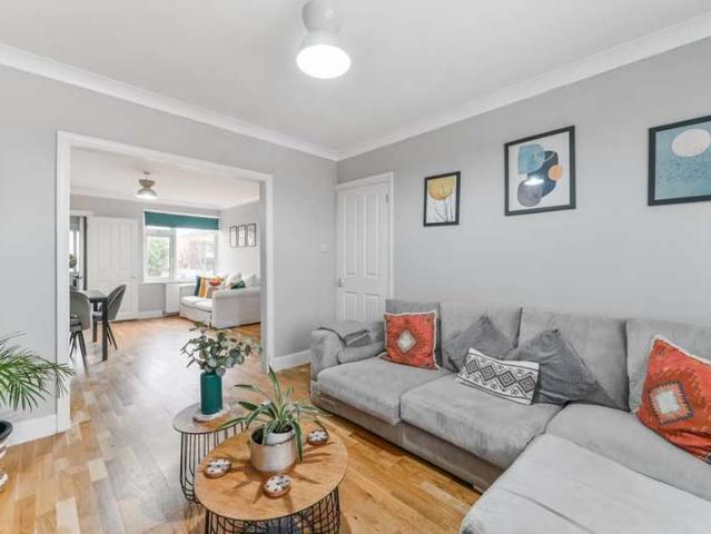2 Bedroom Maisonette Flat