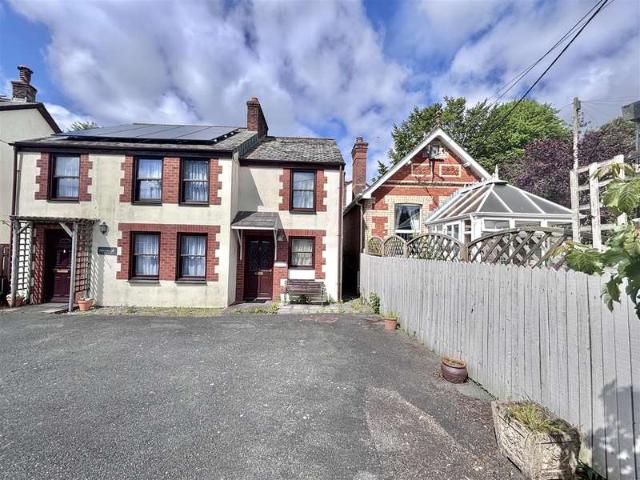 2 Bedroom Semi Detached House