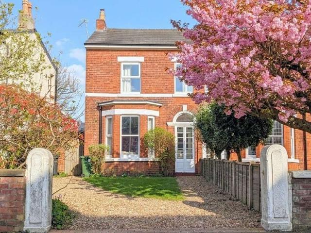 2 Bedroom Semi Detached House