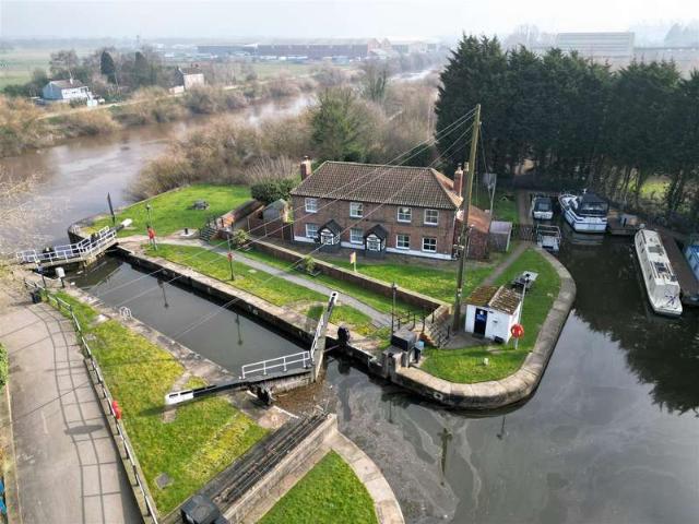 2 Bedroom Semi Detached House