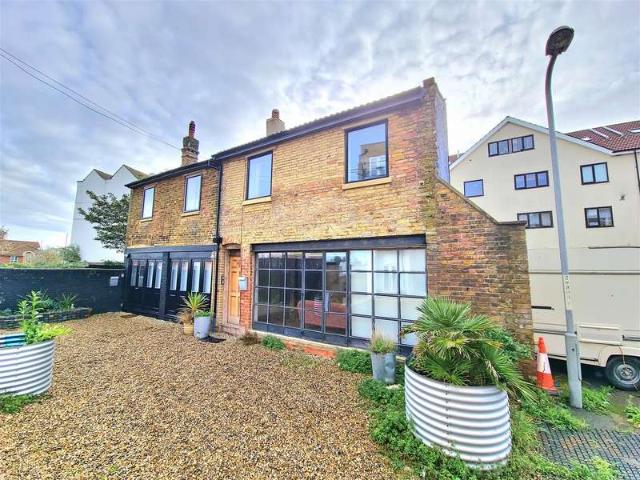 2 Bedroom Semi Detached House