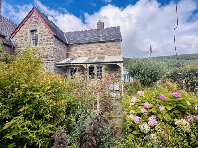 2 Bedroom Semi Detached House