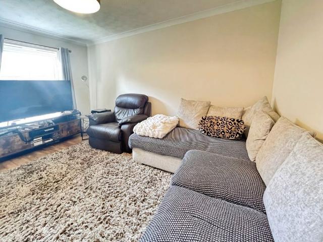 2 bedroom Semi Detached House to let