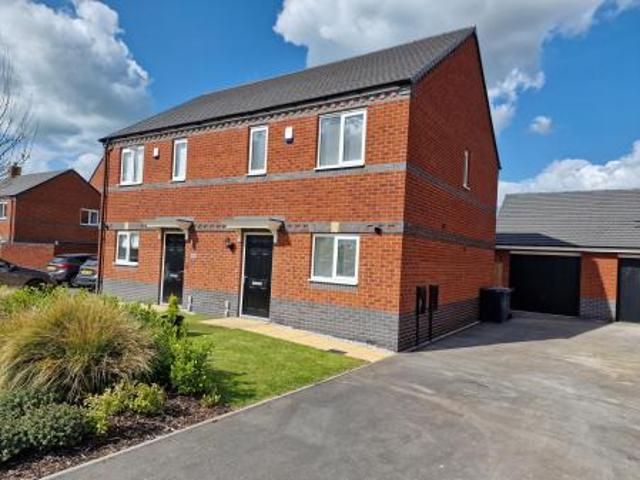 2 bedroom Semi detached house To Let