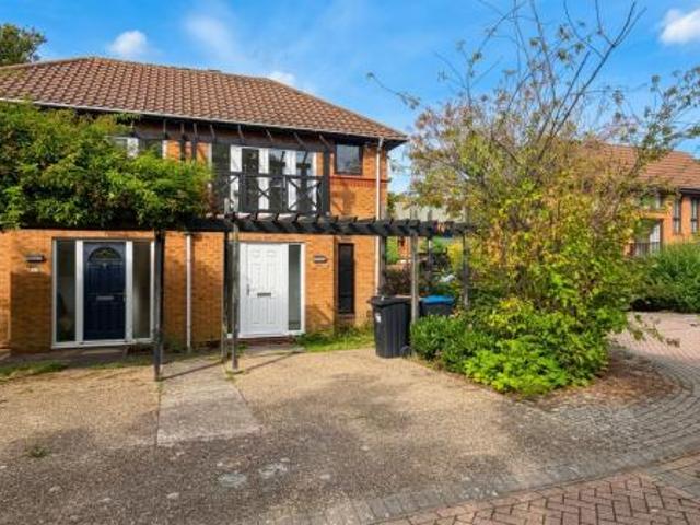2 bedroom Semi detached house To Let