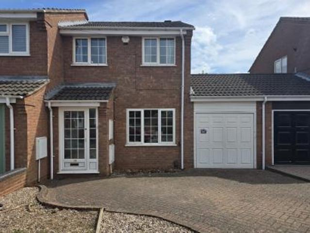 2 bedroom Semi detached house To Let