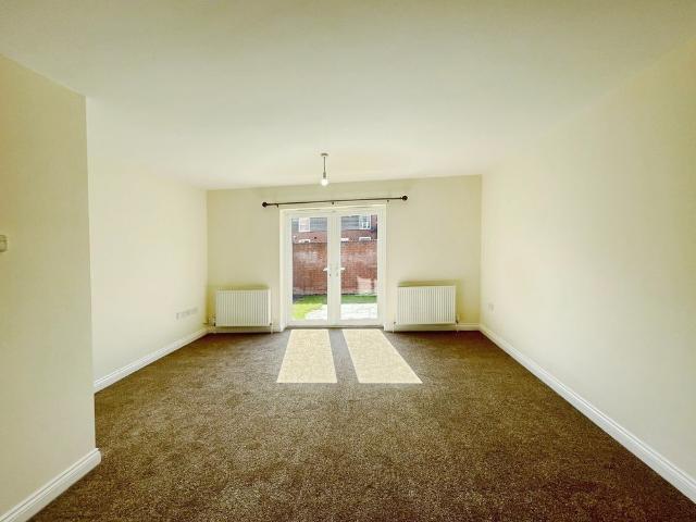 2 bedroom Semi Detached House to let