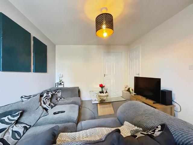 2 bedroom Semi Detached House to let