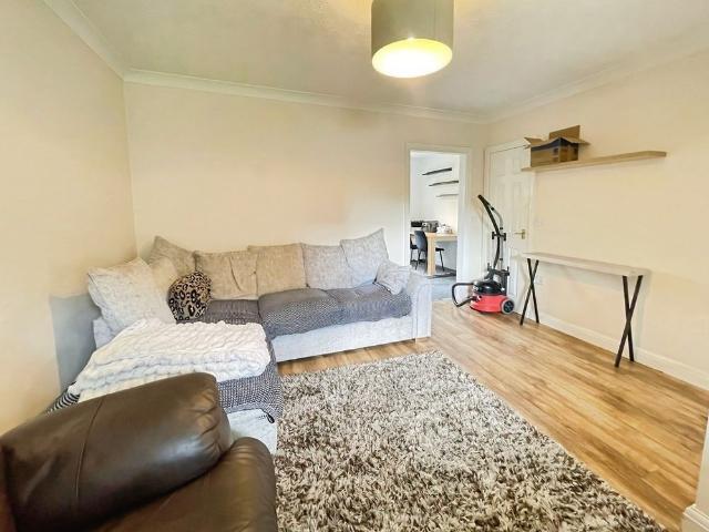 2 bedroom Semi Detached House to let