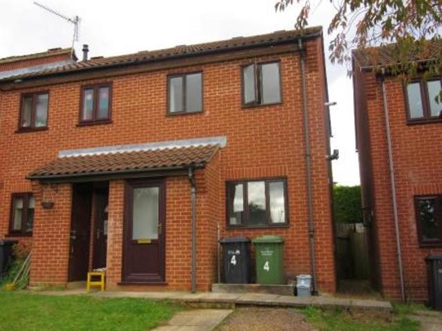 2 bedroom Semi detached house To Let