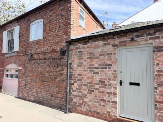 2 bedroom Semi detached house To Let