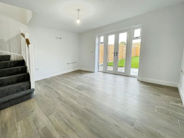 2 bedroom Semi Detached House to let