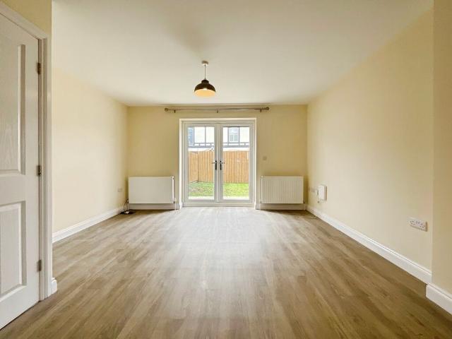 2 bedroom Semi Detached House to let