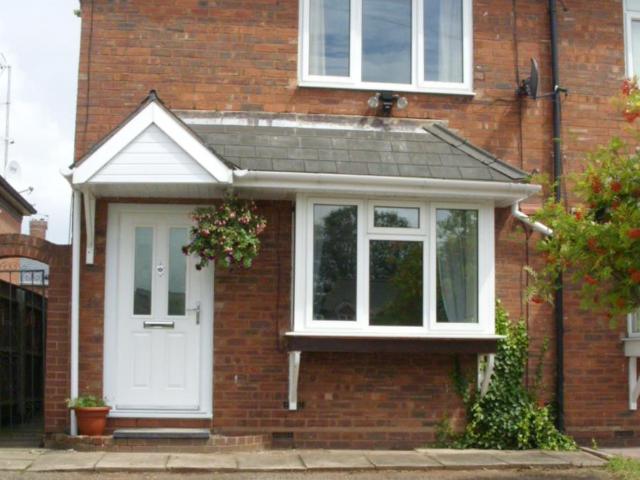 2 Bedroom Semi Detached House To Let in Wolverhampton, WV10