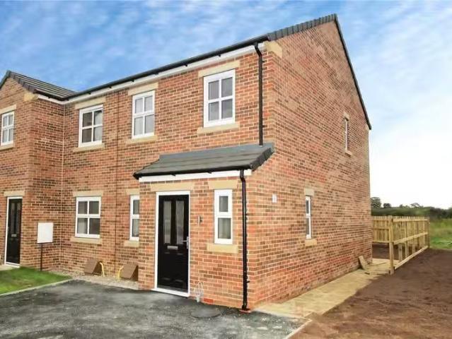 2 bedroom Semi Detached House to rent, Briars Lane, Stainforth.