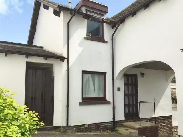2 bedroom Semi Detached House to rent, Clovelly Rise, EX7 £1.