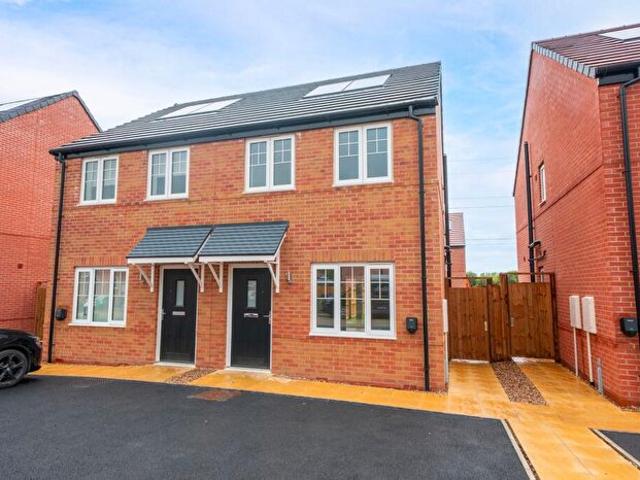 2 Bedroom Semi Detached House To Rent In Bishop Drive, Radcliffe On Trent, NG12
