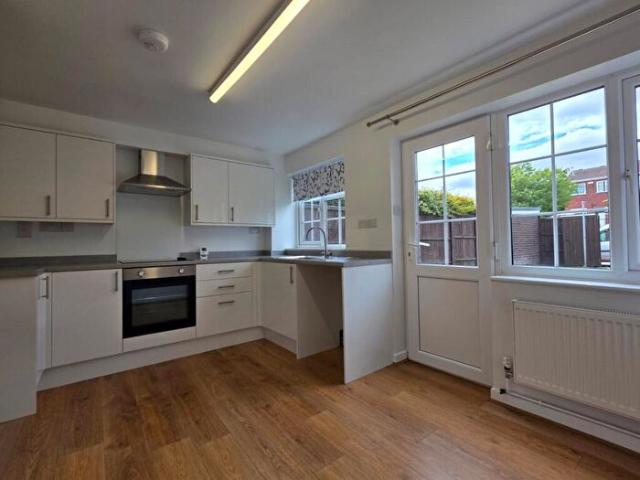 2 Bedroom Semi Detached House To Rent In Charnwood Lane, Arnold, Nottingham, NG5