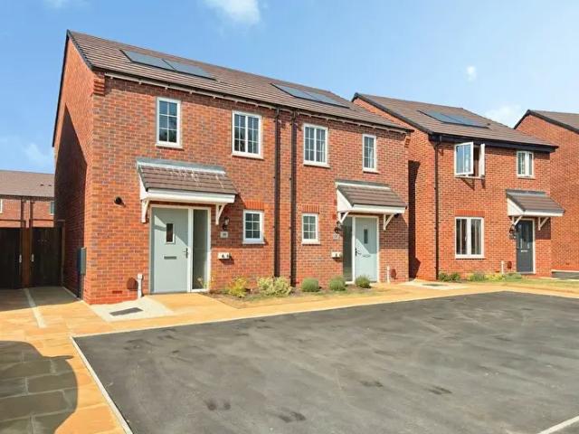 2 Bedroom Semi Detached House To Rent In Combine Close, Nuneaton, Warwickshire, CV11