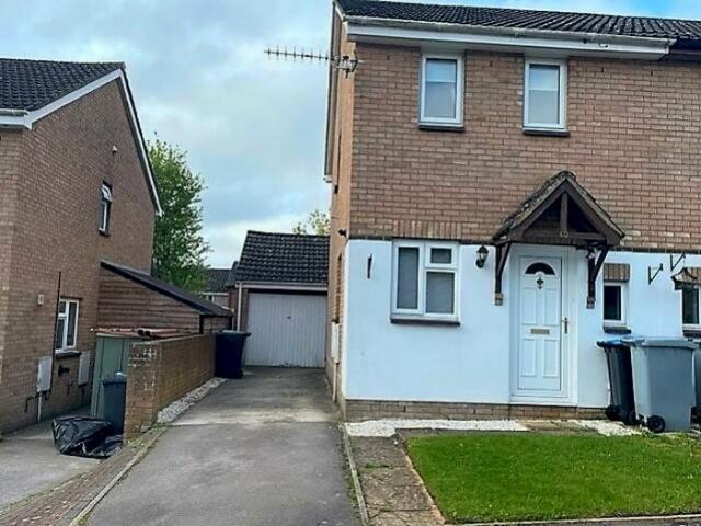 2 Bedroom Semi Detached House To Rent In Heather Close, Carterton, Oxfordshire, OX18