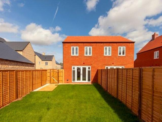 2 Bedroom Semi Detached House To Rent In Romford Close, Bicester, OX26